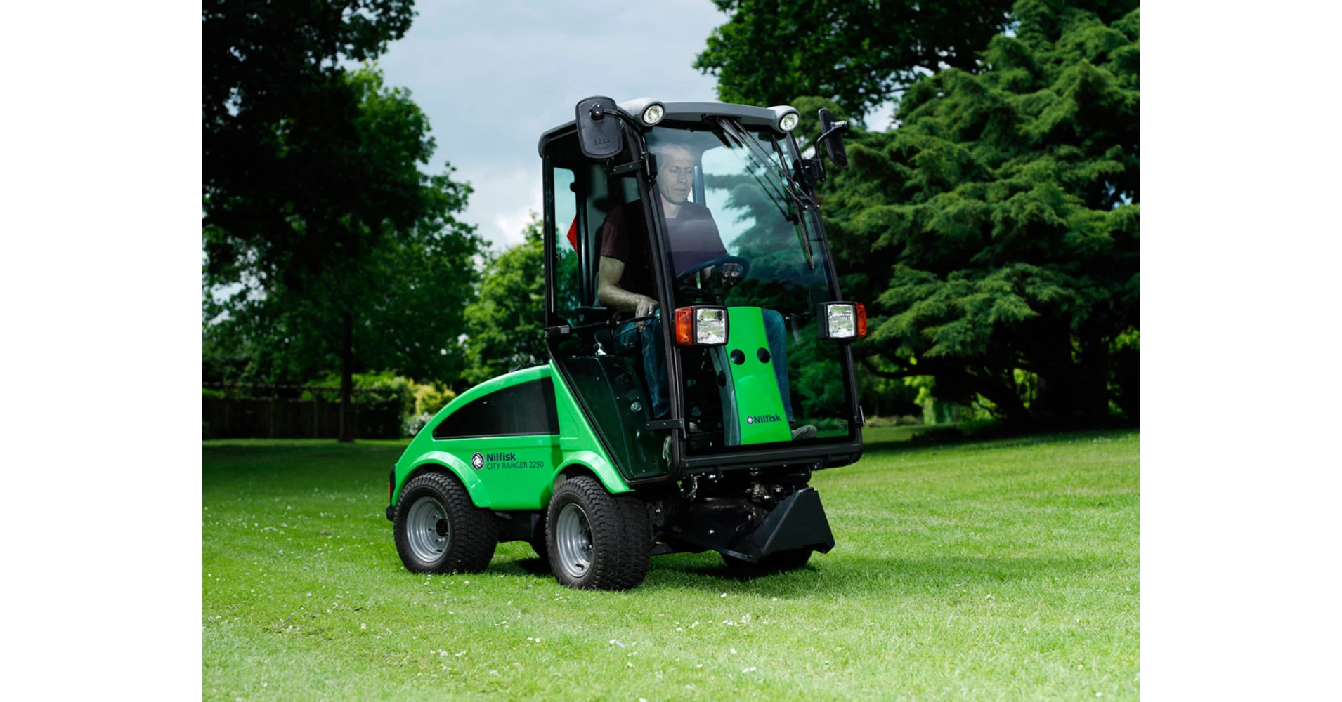 Nilfisk Outdoor City Ranger 2260 kommunális gép benzines AC0355